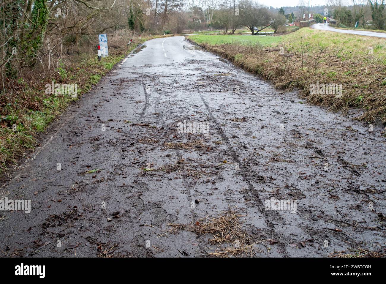 Cookham, UK. 6th January, 2024. Floodwater residue left on the road ...