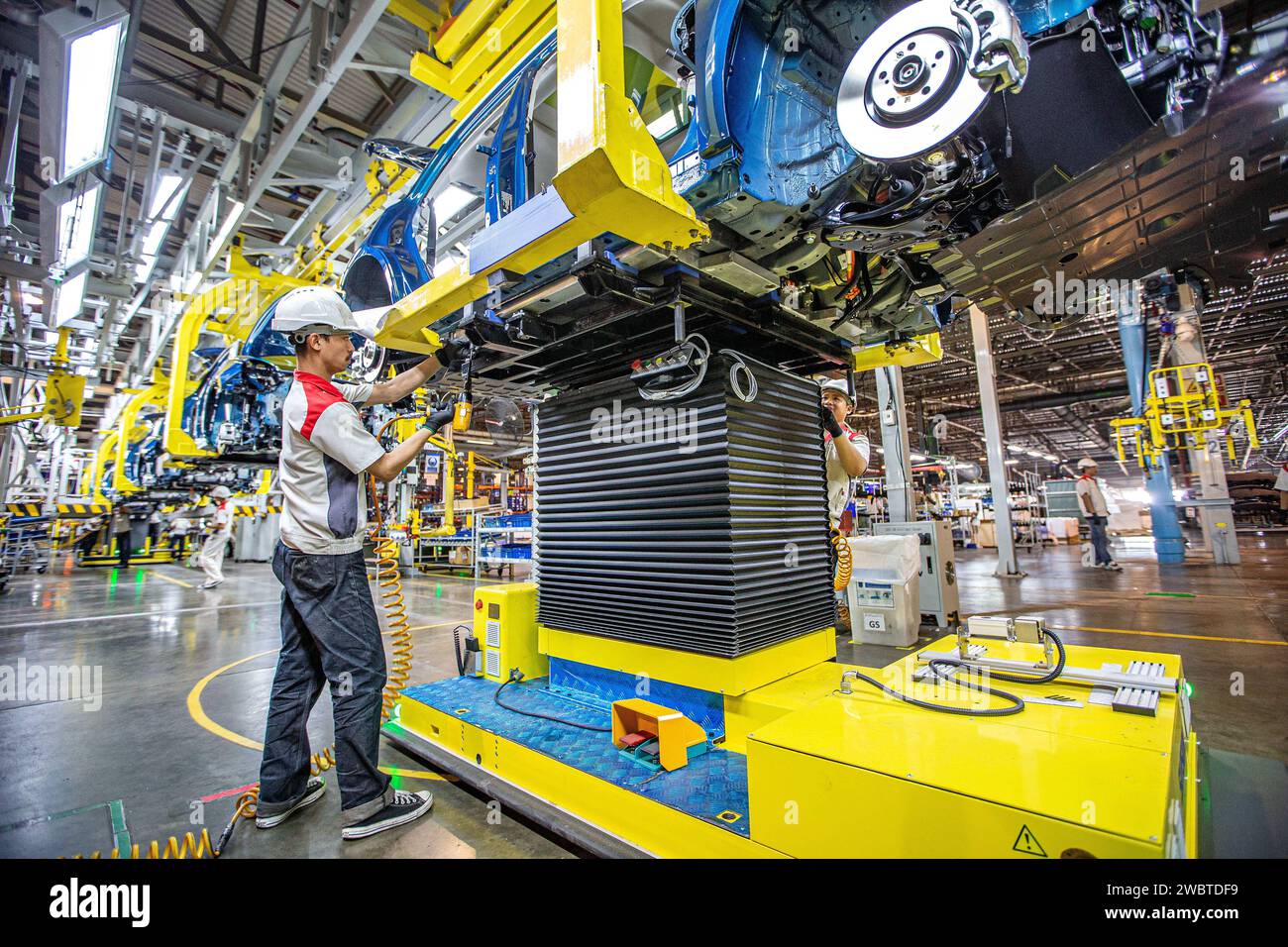 Rayong, Thailand. 12th Jan, 2024. Workers work at the Great Wall Motors ...