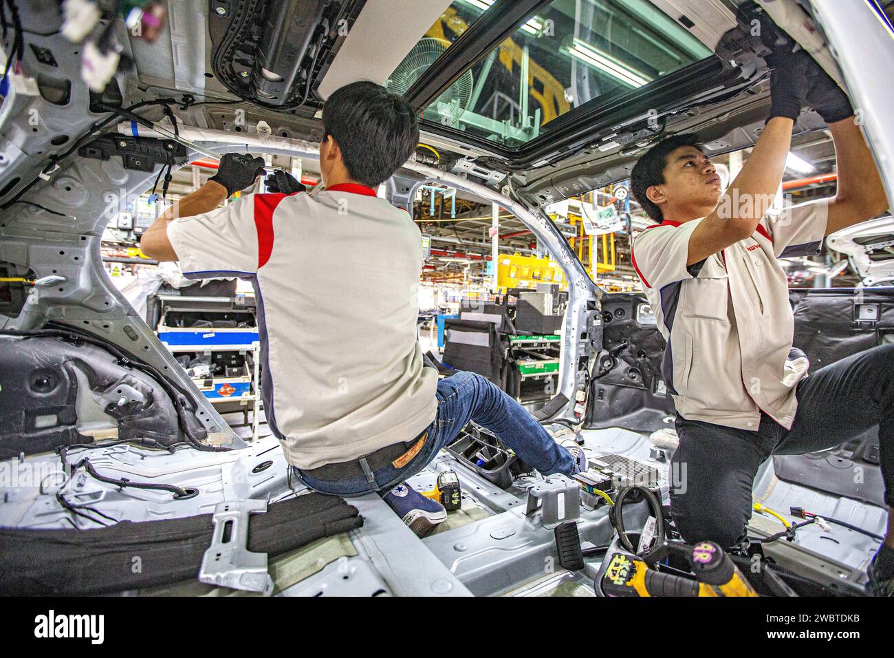 Rayong, Thailand. 12th Jan, 2024. Workers work at the Great Wall Motors ...