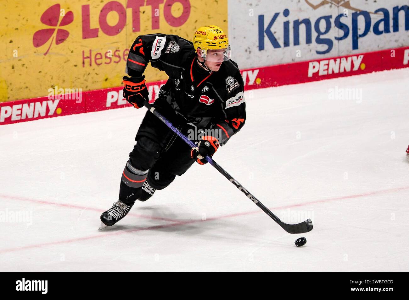 Frankfurt, Deutschland. 11th Jan, 2024. Julian Napravnik (Loewen ...