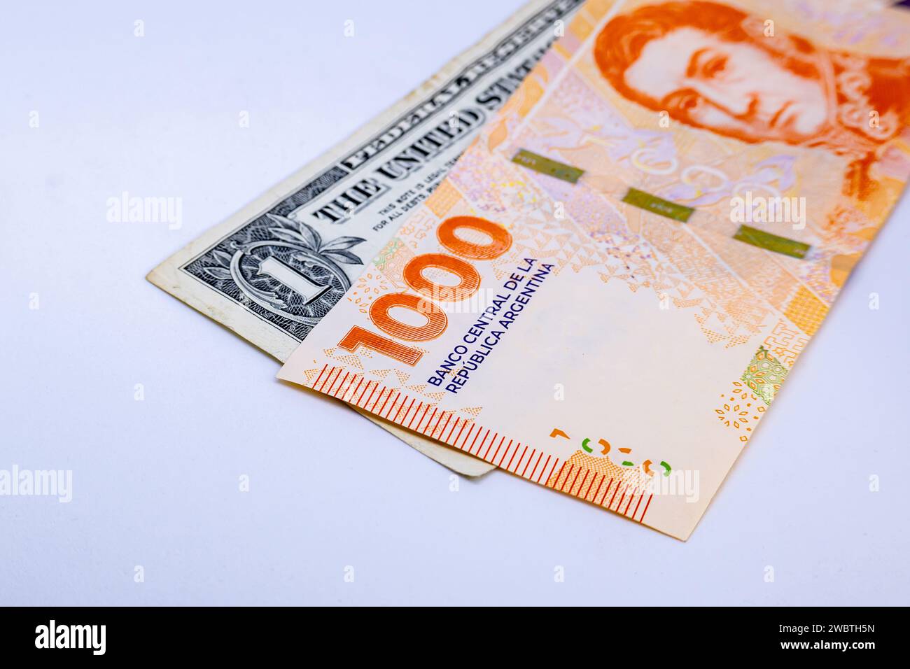 One thousand Argentine pesos and one dollar Stock Photo - Alamy