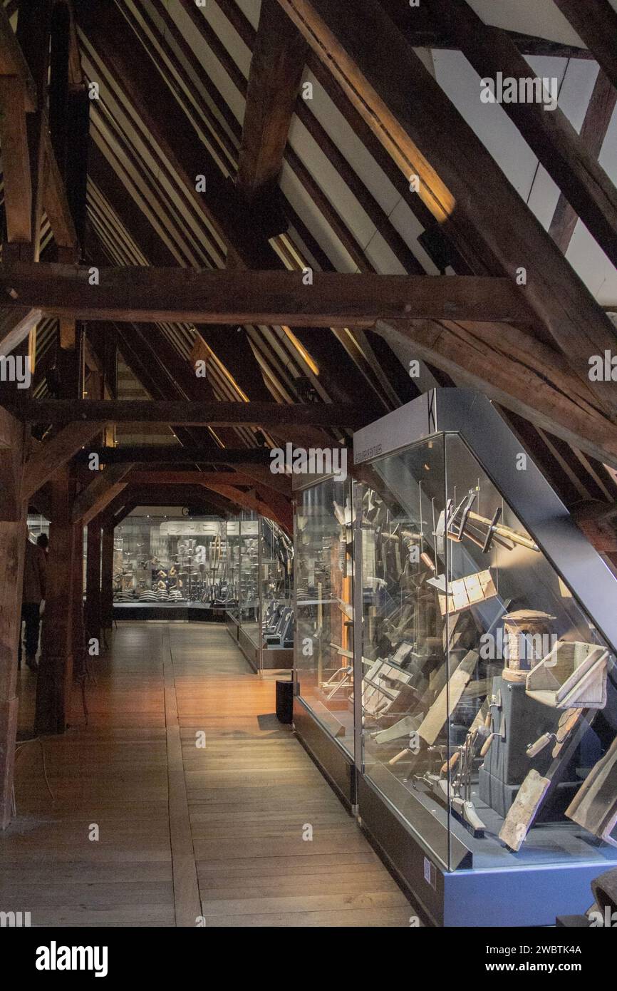 Expose beams hi-res stock photography and images - Alamy