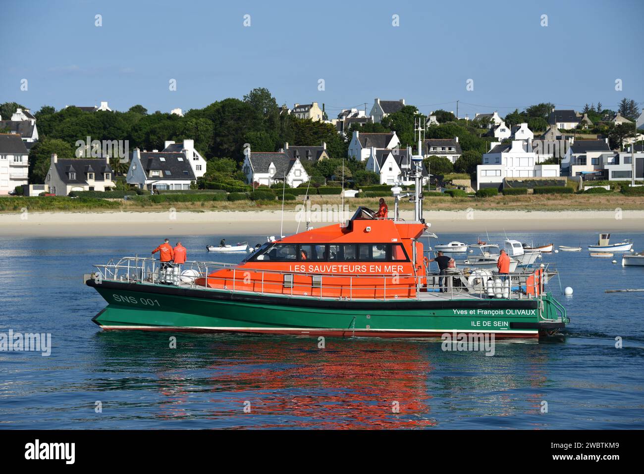 Olivaus SNSM rescue boat at Sainte-Evette harbour, Audierne-Esquibien ...