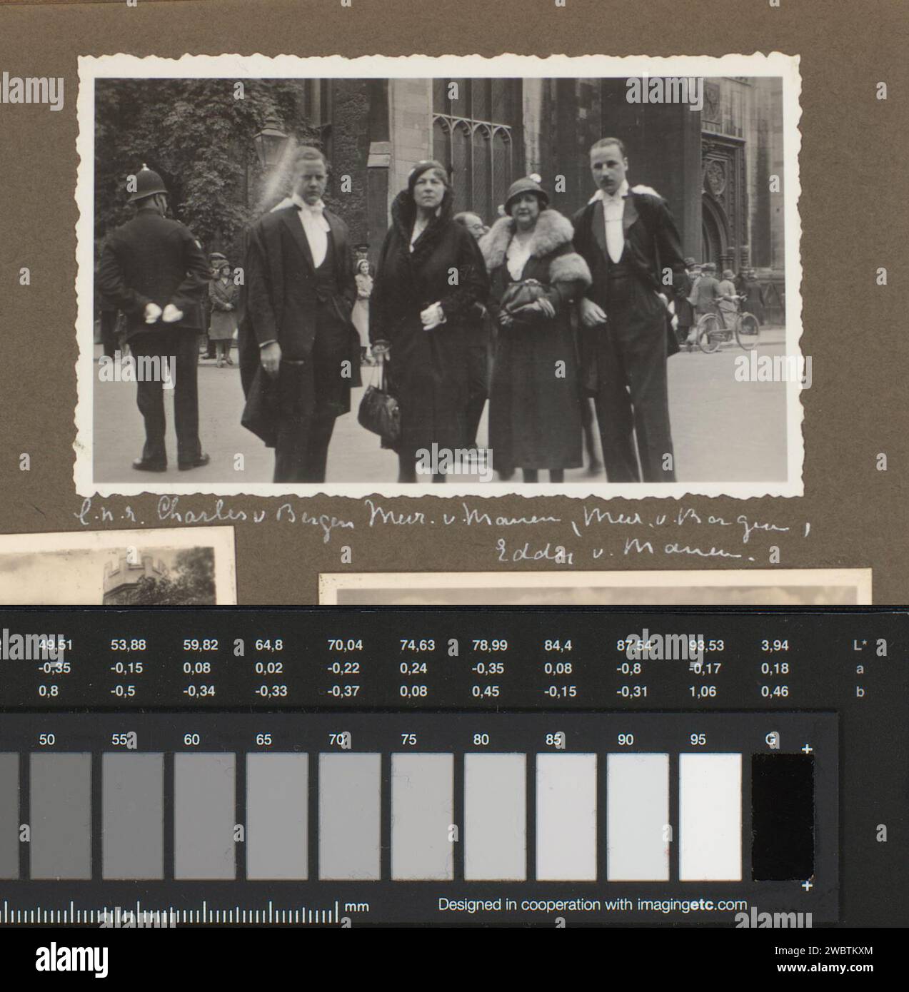 Group portrait of Charles van Bergen, Mrs. van Manen, Henriëtte van ...