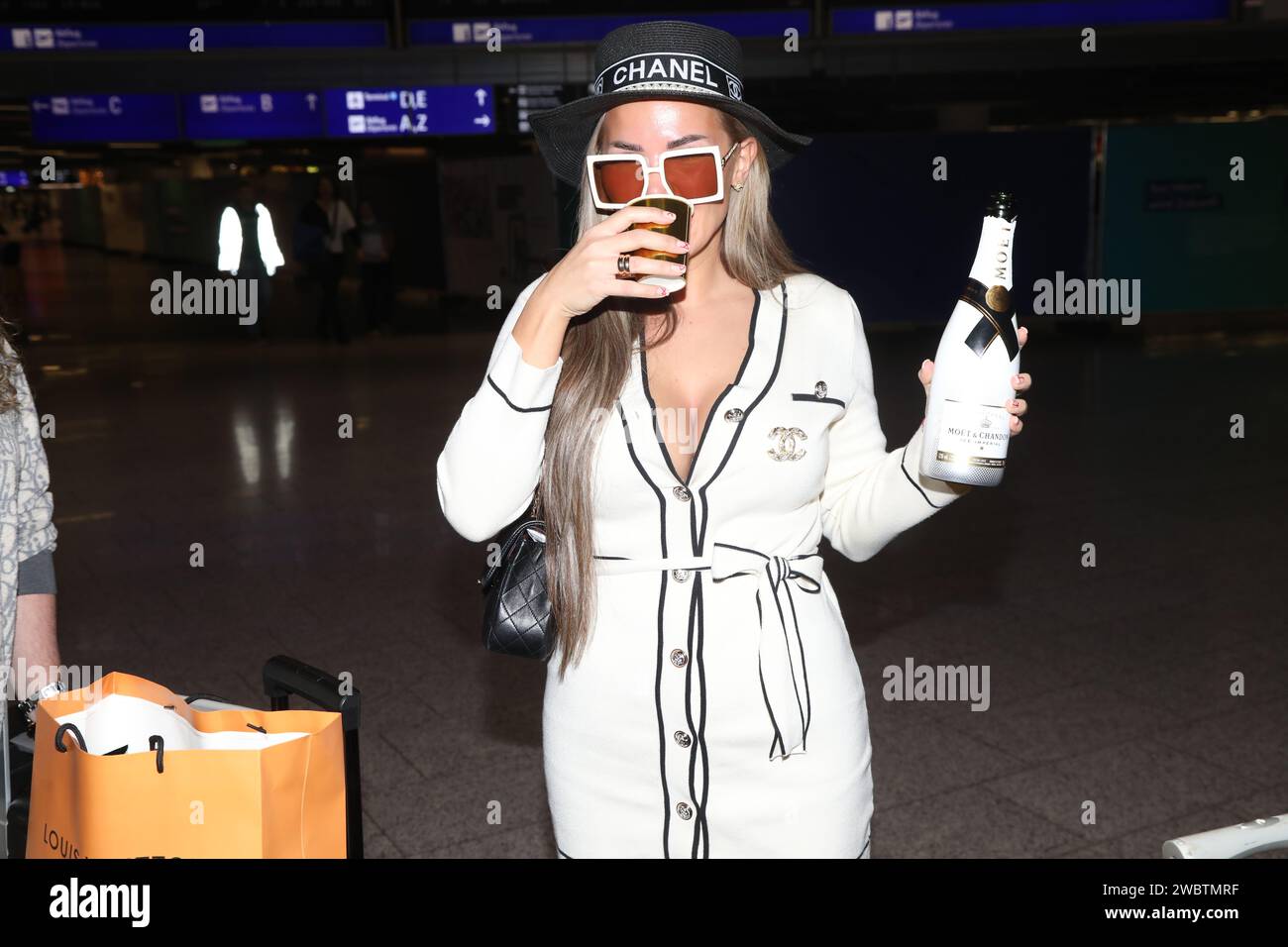 Kim Virginia Hartung bei der Abreise der Dschungelcamp-Kandidaten der ...