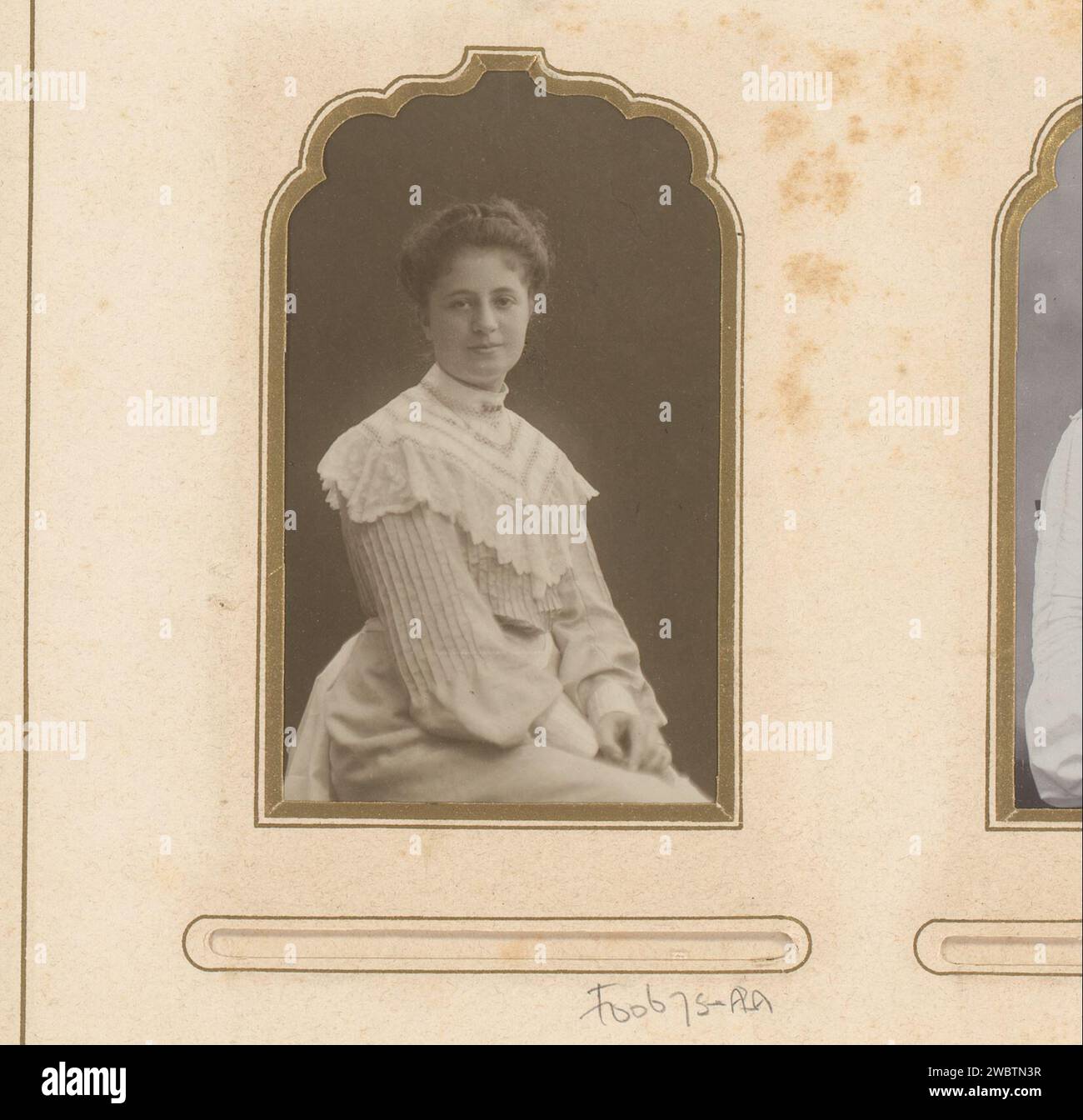 Portrait of a sitting woman, Franz Eiffert, 1892 - 1911 Photograph ...