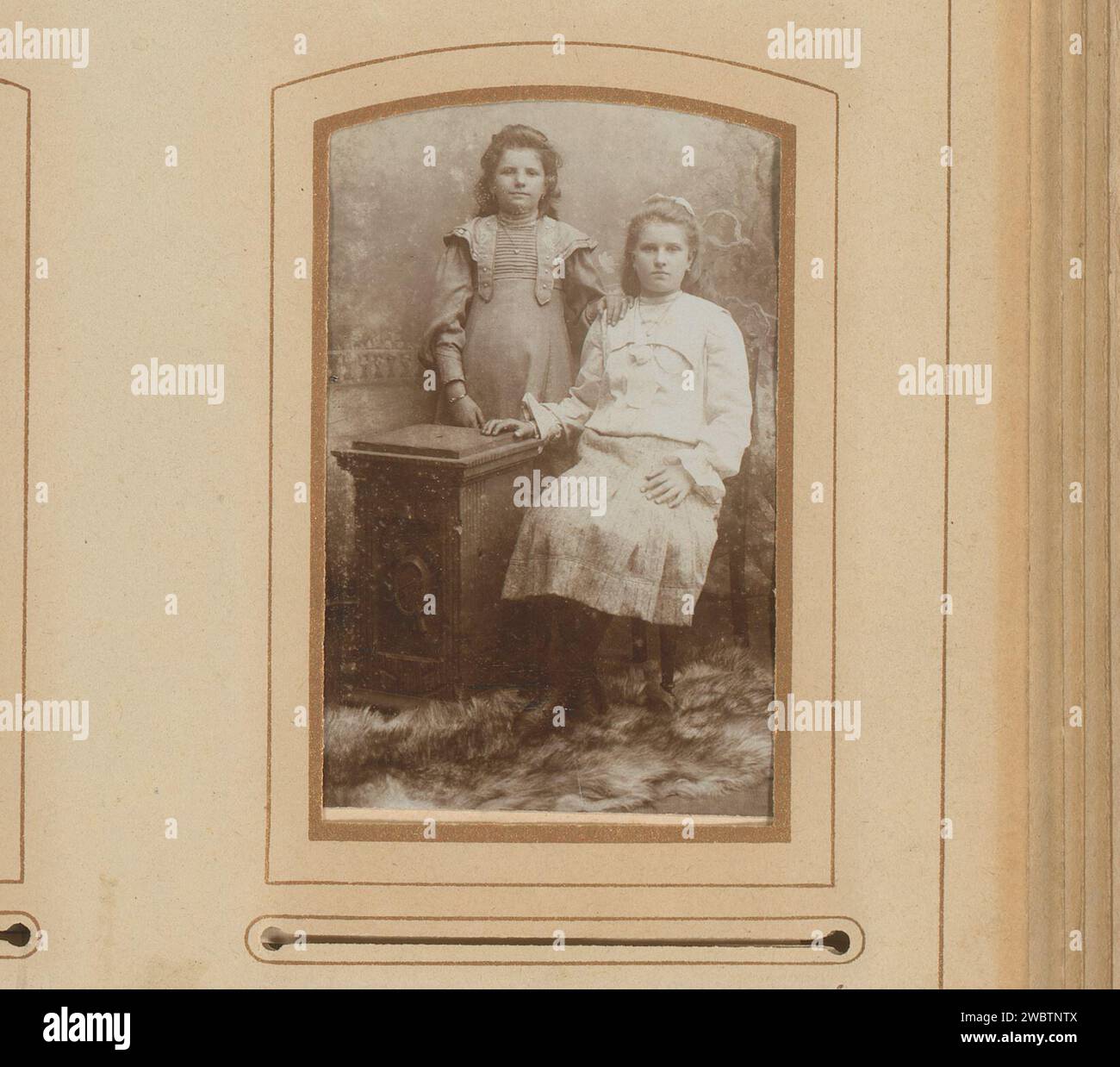 Portrait of two girls, Jan van Roon (attributed to), 1903 - 1940 ...