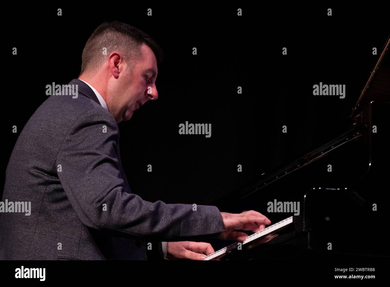 Sought after sideman hi-res stock photography and images - Alamy