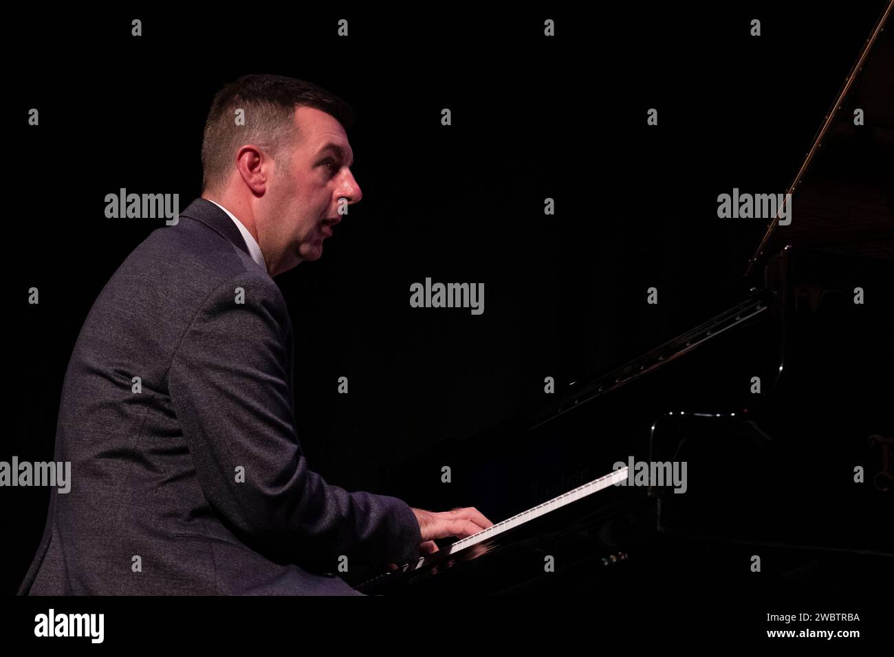 Big film piano hi-res stock photography and images - Alamy