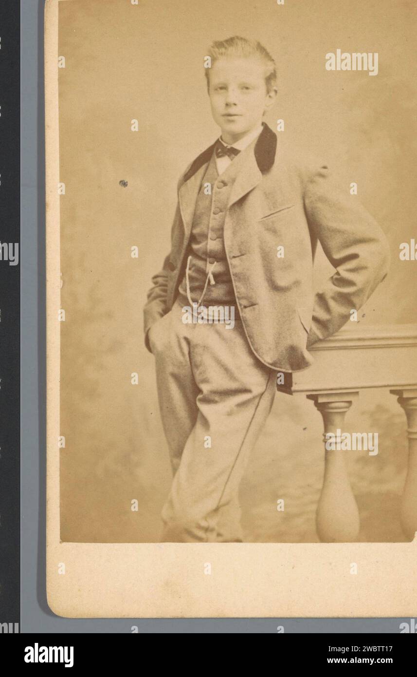 Man balustrade hi-res stock photography and images - Alamy