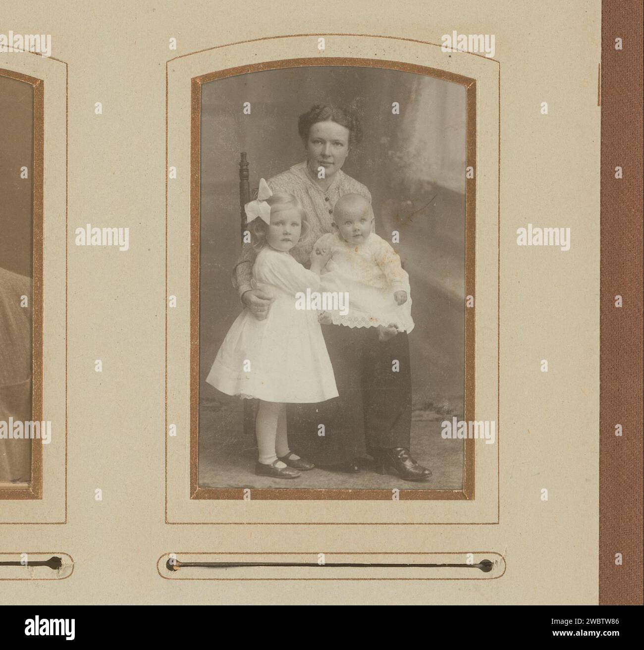 Portrait of a woman and two children, Friedrich Carel Hisgen, 1891 ...