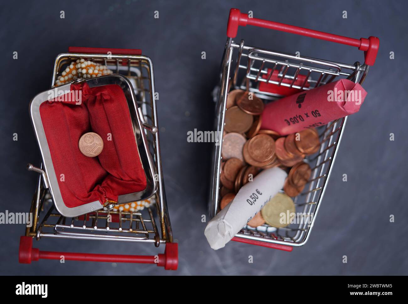 Barzahlung GER, 20240112, Symbolbild, Barzahlung, ungleiche ...