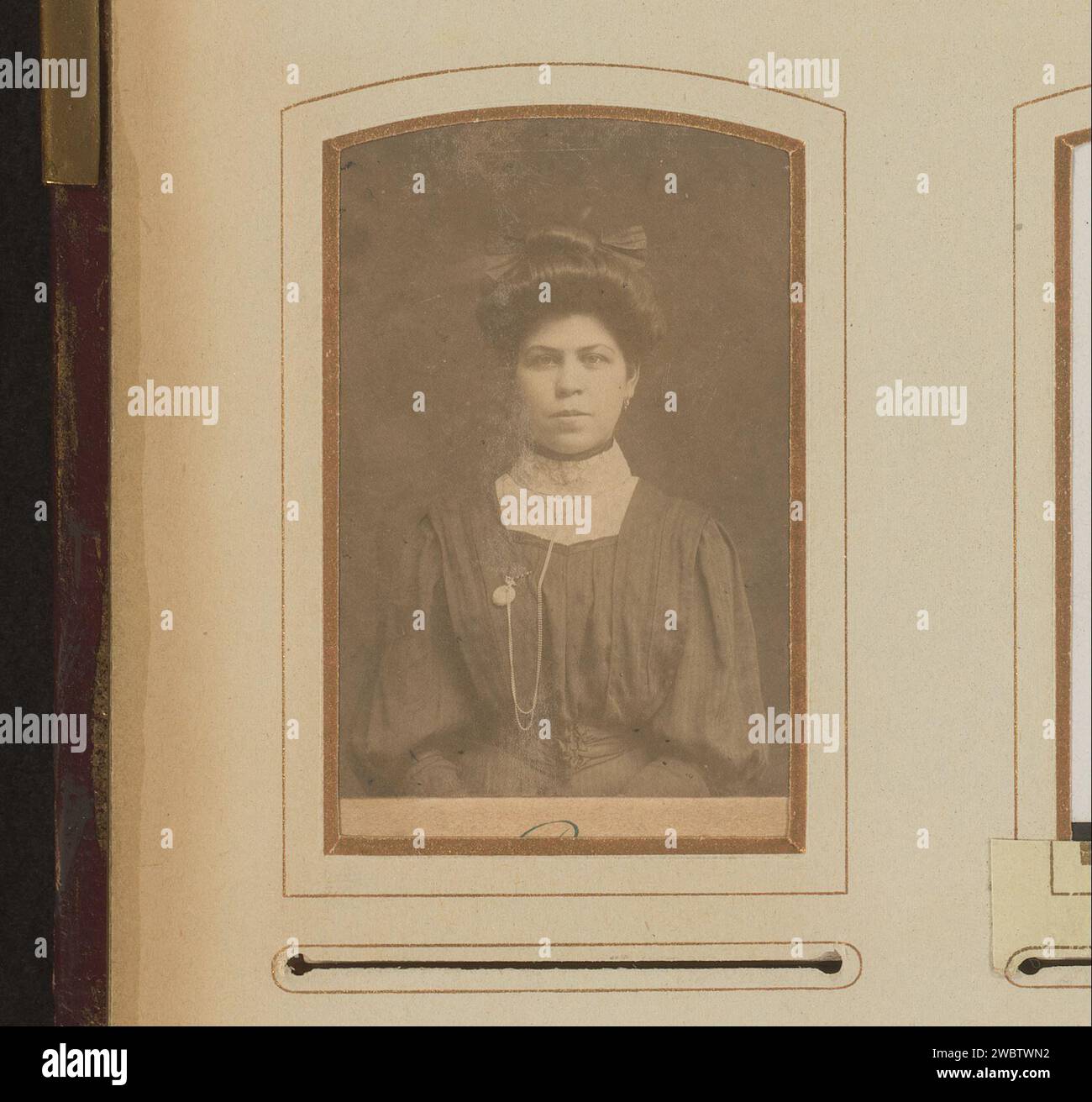 Portrait of a young woman, Jan van Roon, 1903 - 1930 Photograph. visit ...