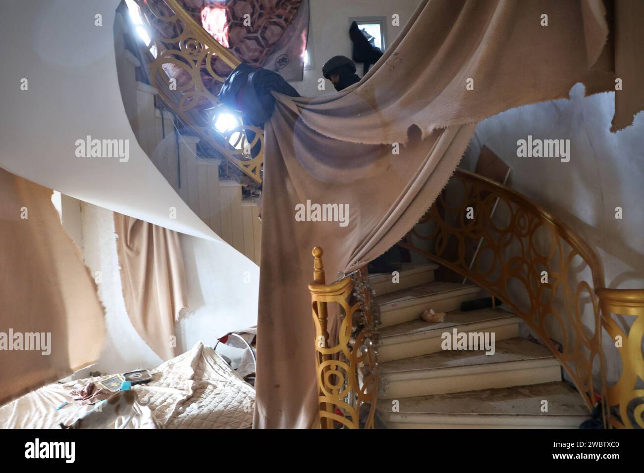 (240112) -- GAZA, Jan. 12, 2024 (Xinhua) -- An Israeli soldier conducts ...