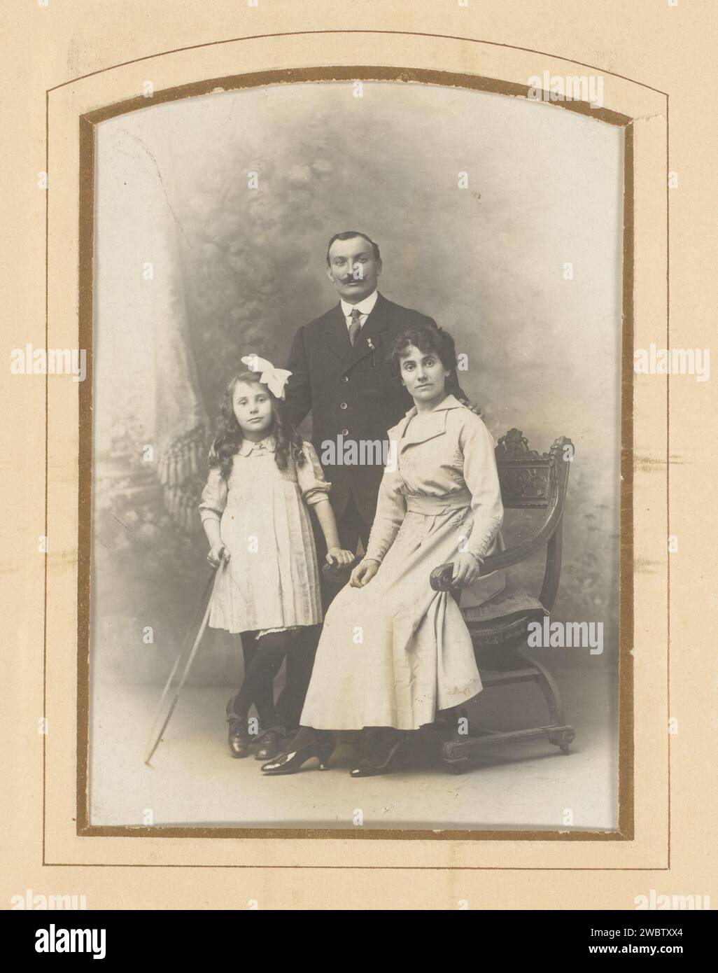 Portrait of a family, Chamberlin, 1900 - 1940 photograph. cabinet ...