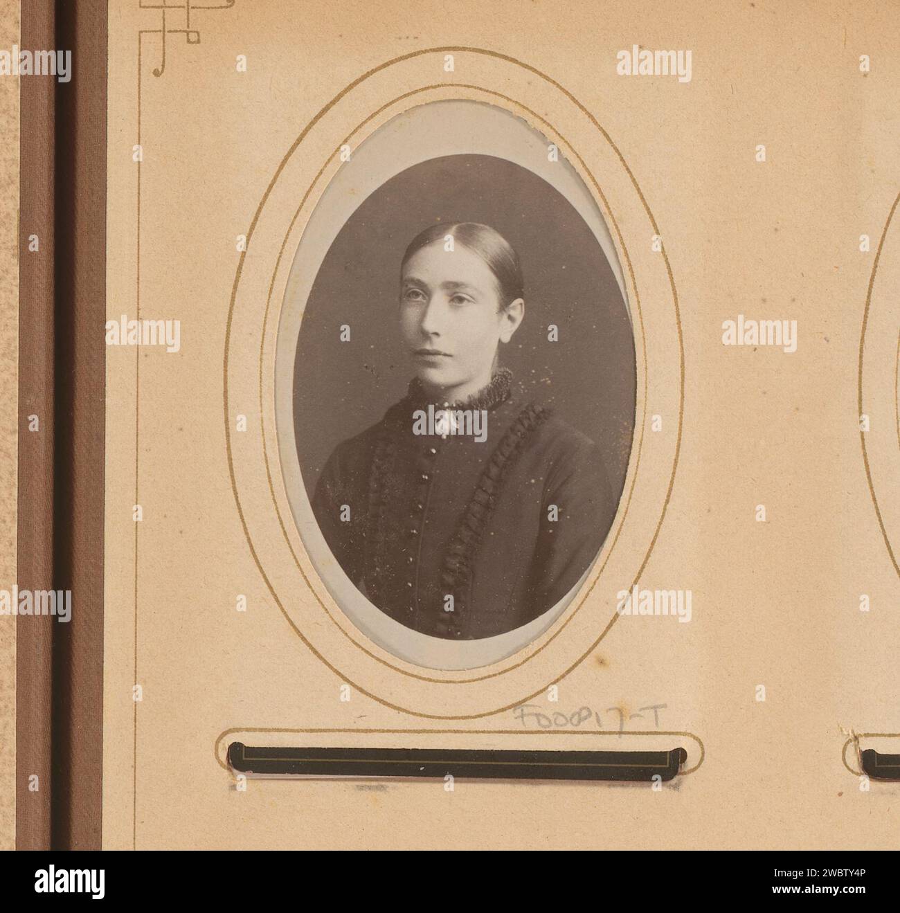 Portrait of a young woman, Franz Wilhelm Heinrich Deutmann, 1865 - 1905 ...