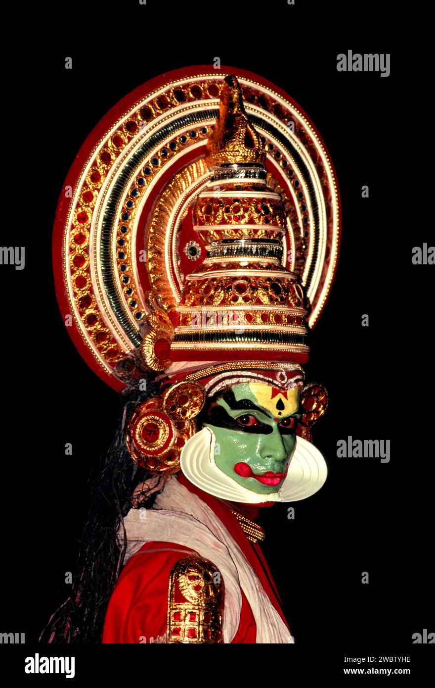 Kathakali portrait of a male dancer in Kerala India Stock Photo - Alamy