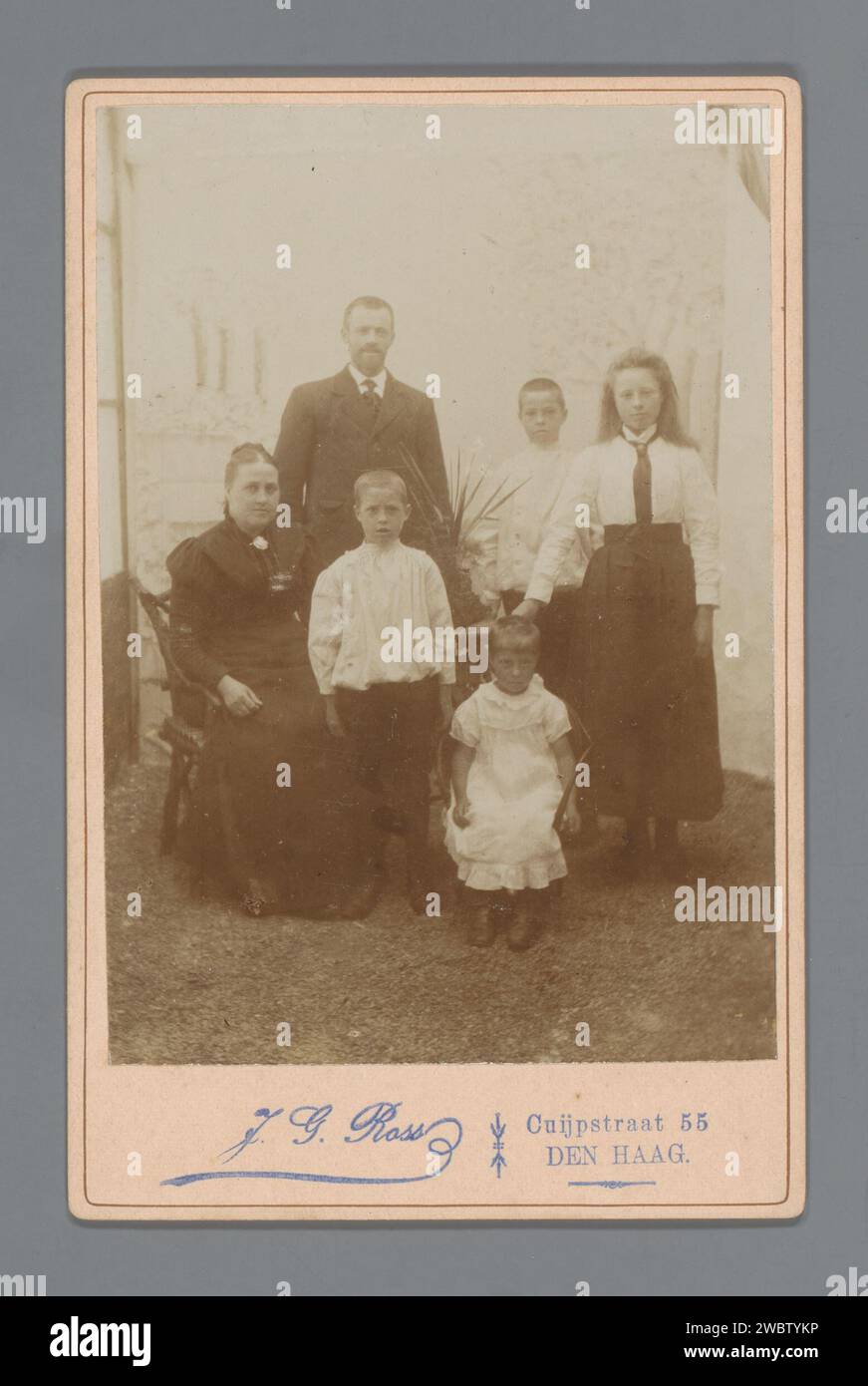 Portrait of an unknown family, J.G. Ross, c. 1900 - c. 1915 cabinet ...