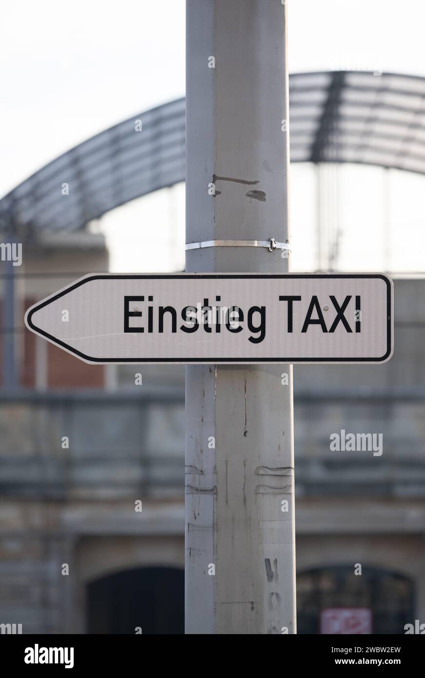 Dresden, Germany. 11th Jan, 2024. A directional arrow 'Taxi boarding ...