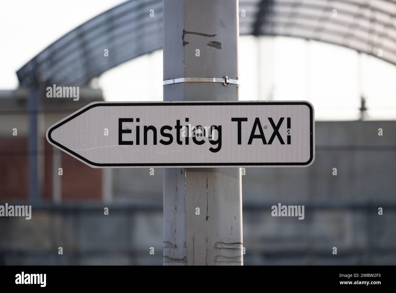 Dresden, Germany. 11th Jan, 2024. A directional arrow 'Taxi boarding ...
