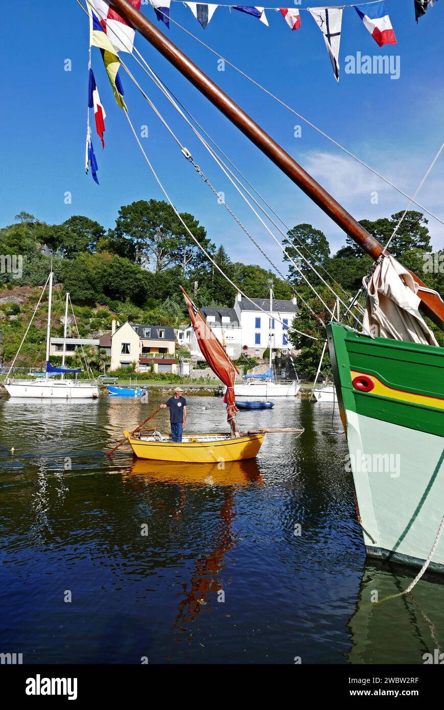 Cap-Sizun, Belle Angele party, Pont-Aven port, Finistere, Bretagne ...