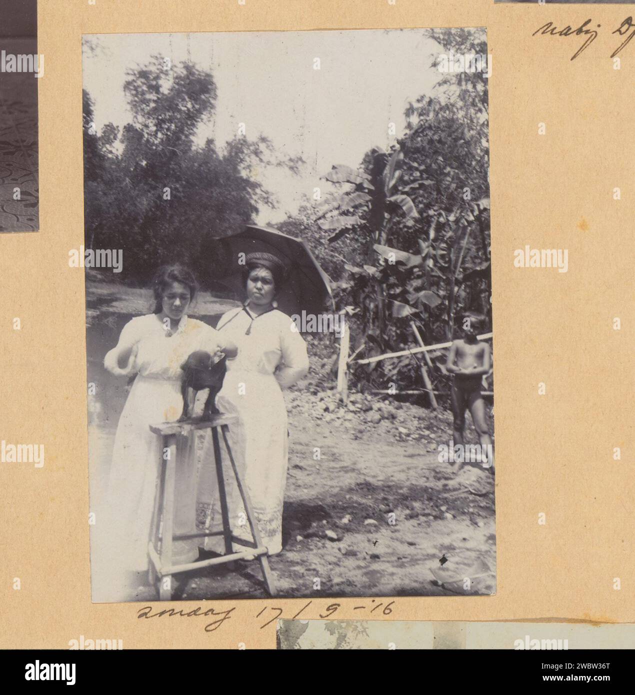 Two women of the Van Ede family sculpting in the outdoors in the Dutch ...