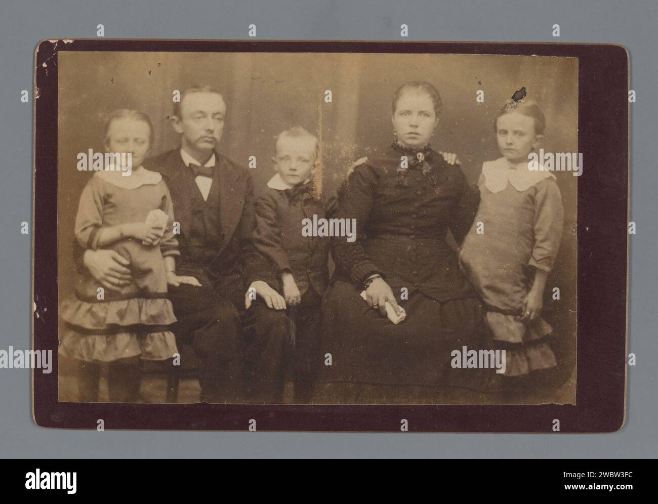 The simpsons family portrait hi-res stock photography and images - Alamy