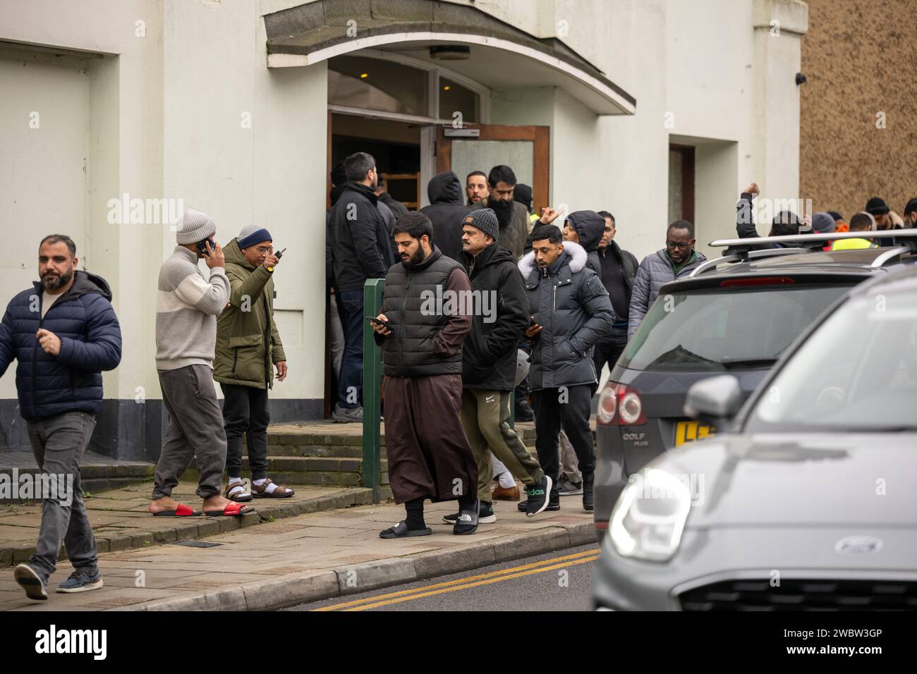 Friday Muslim Prayers and food distribution at Brentwood Mosque Essex ...