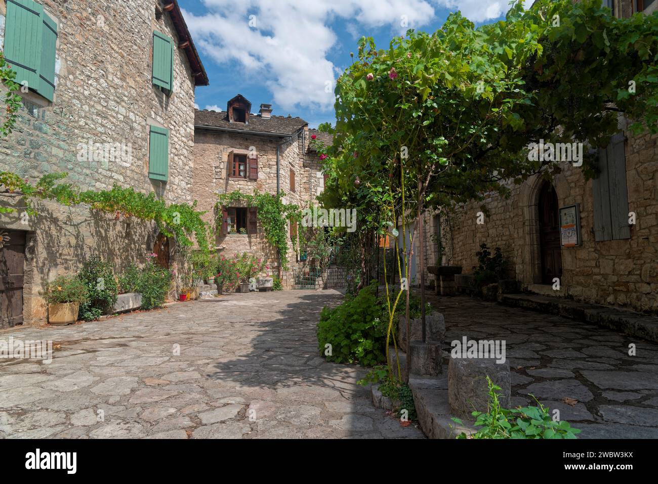 le village médieval de Sainte enimie au coeur de la vallée du Tarn et l ...
