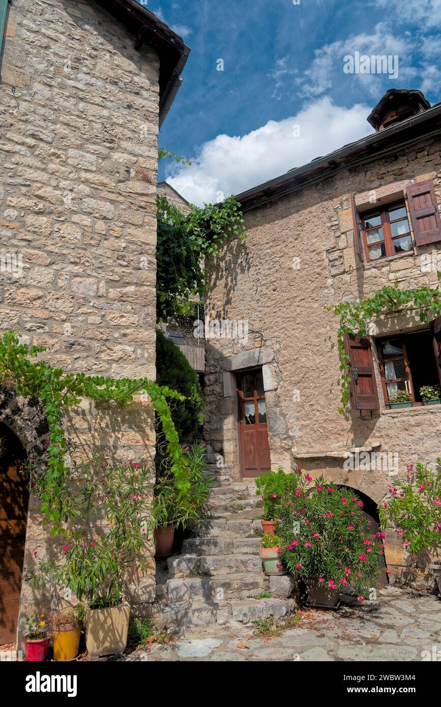 le village médieval de Sainte enimie au coeur de la vallée du Tarn et l ...