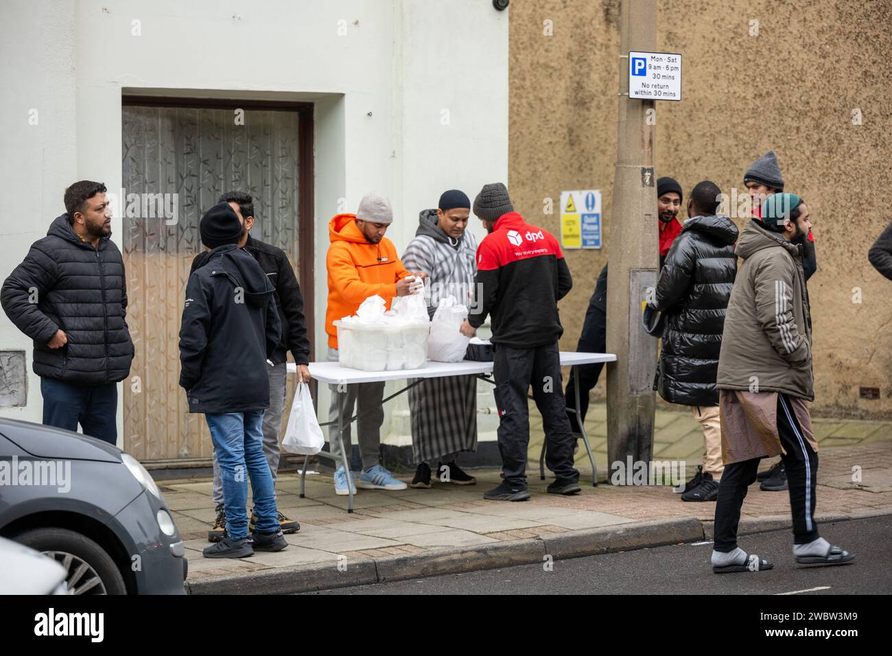 Friday Muslim Prayers and food distribution at Brentwood Mosque Essex ...