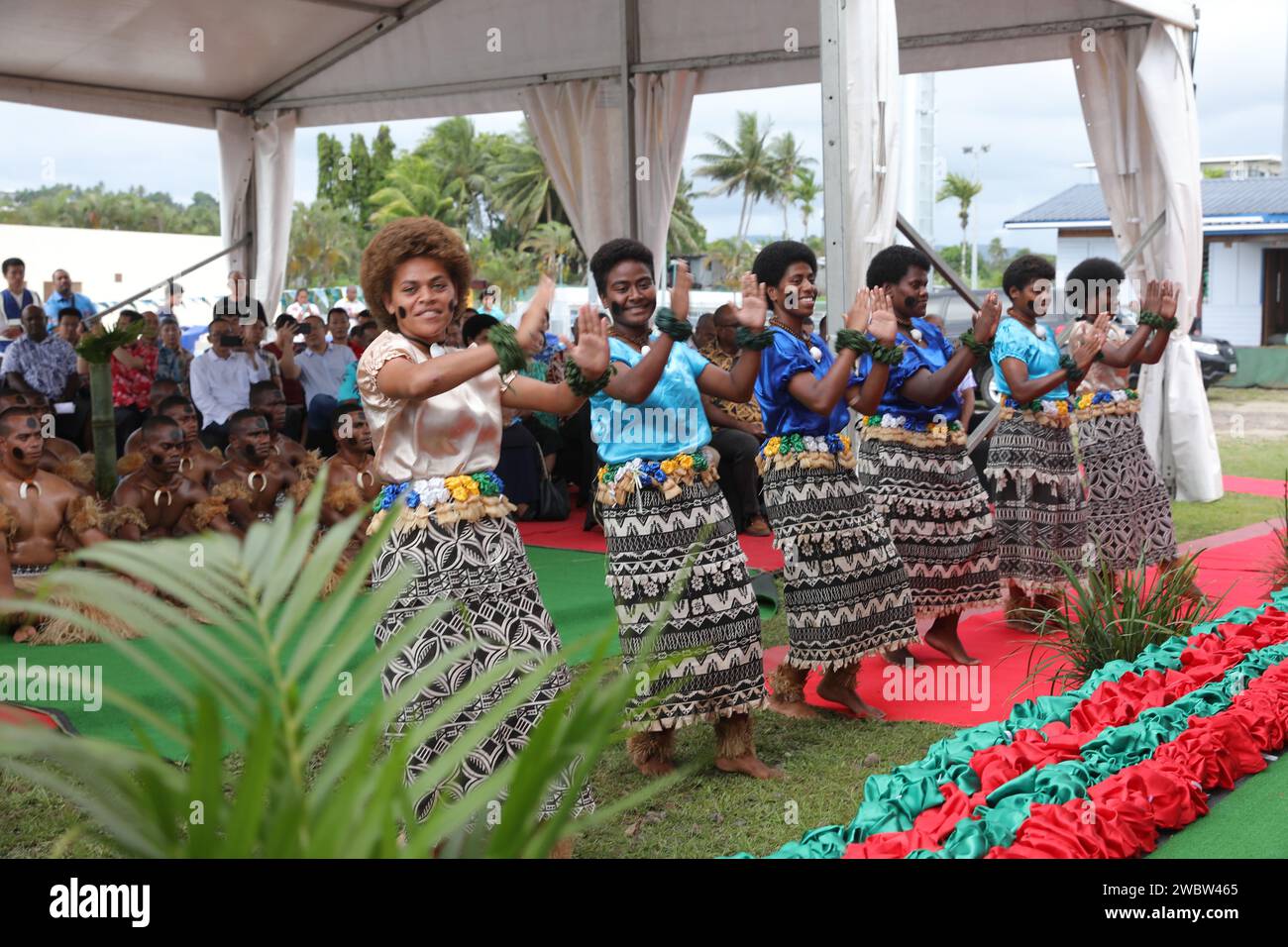 (240112) -- SUVA, Jan. 12, 2024 (Xinhua) -- A performance is staged ...