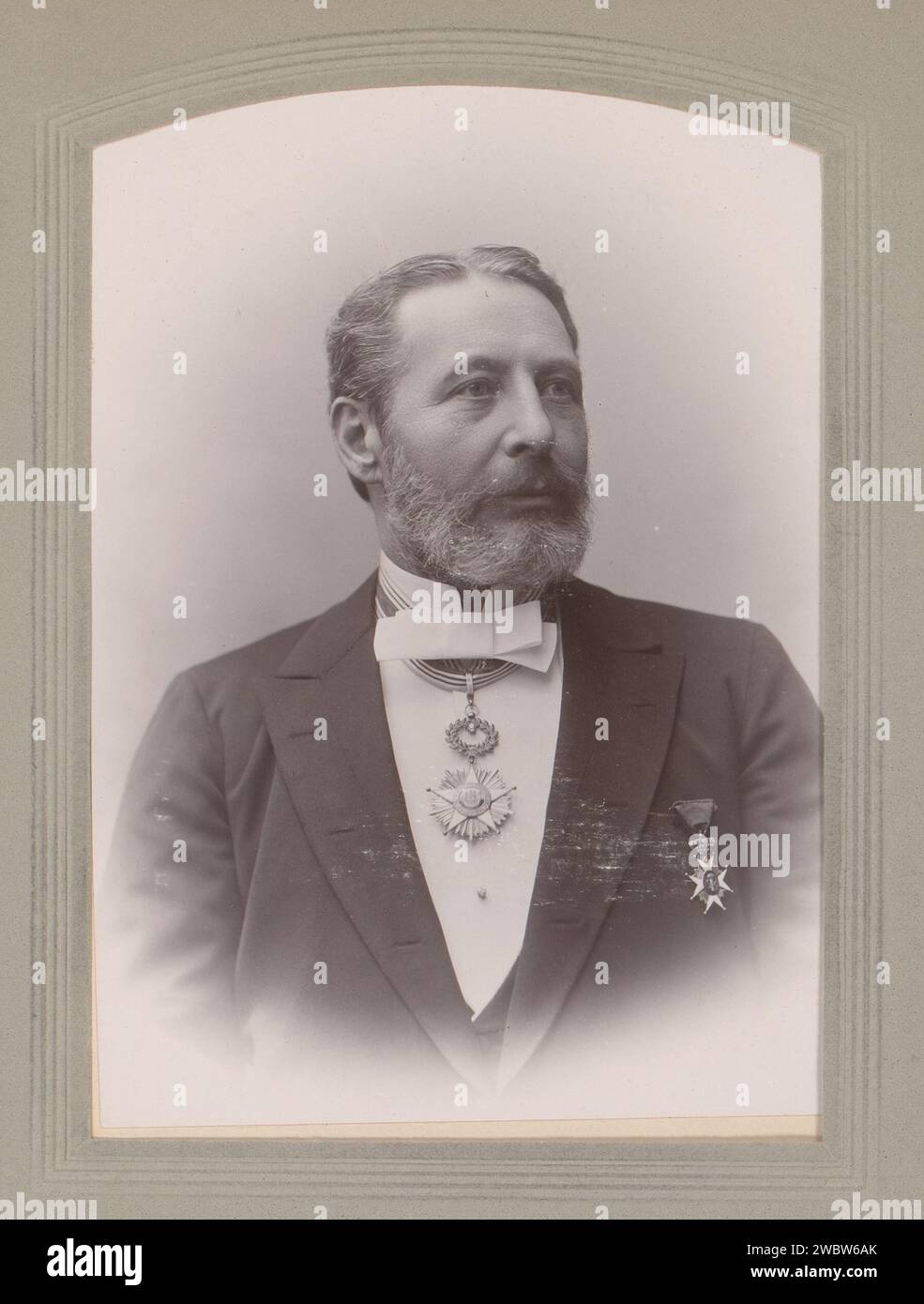 Porter Van Een Met Met Vlinderstrik A Twee Insignes, Gustaf Alfred ...