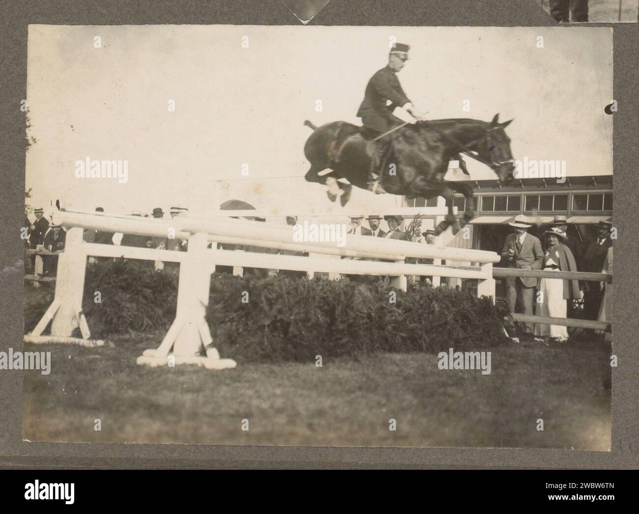 Ranger scene at the Royal Houtvesterij Het Loo: uniformed rider takes ...