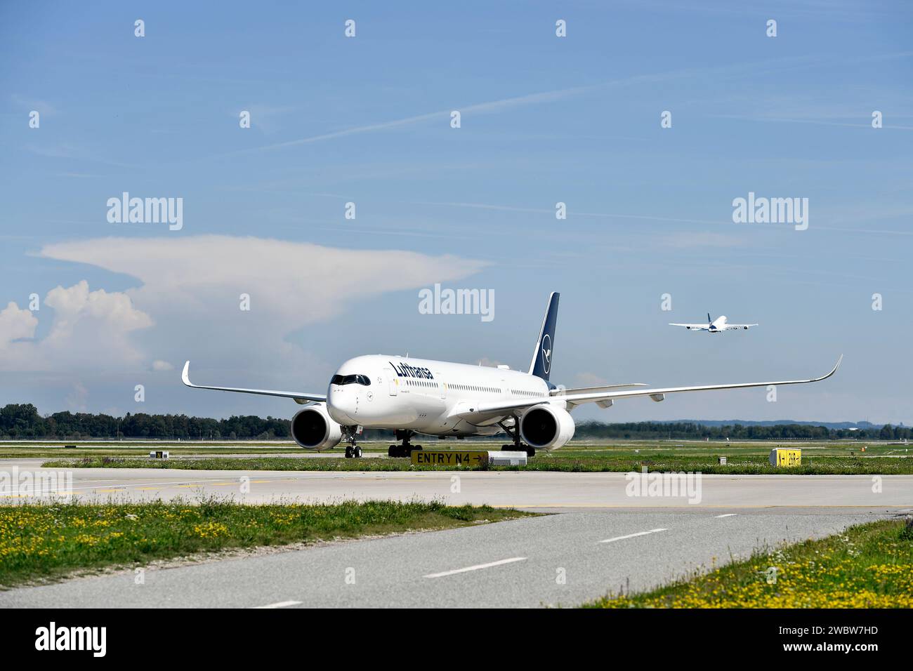 Lufthansa, Airbus, A350, roll in, A380, take off, ström front, weather ...