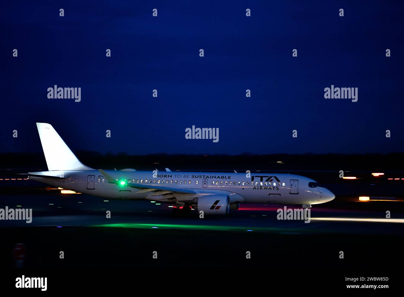 ITA Airways, Airbus, A220-300, A220, roll out, start up given, bridge ...