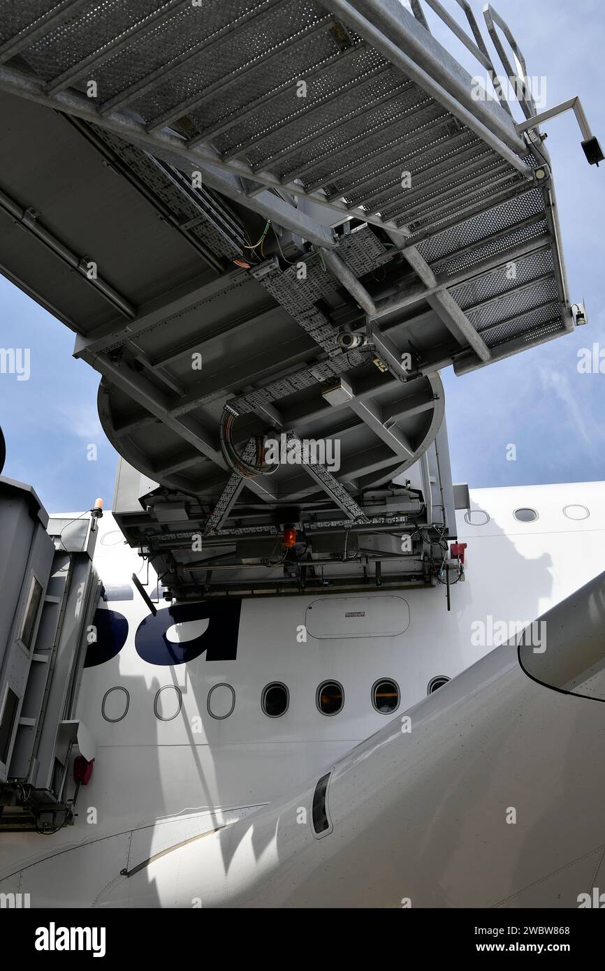 Lufthansa, a380, a380-800, cabin, door, passenger boarding bridge ...