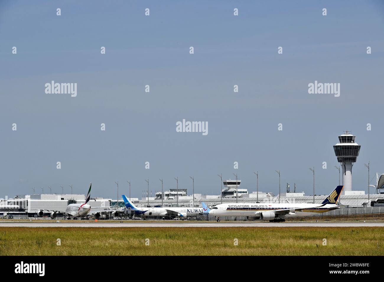 Singapore Airlines, Airbus, A350-900, A350, roll out, start, Take of, Runway, Munich Airport ...