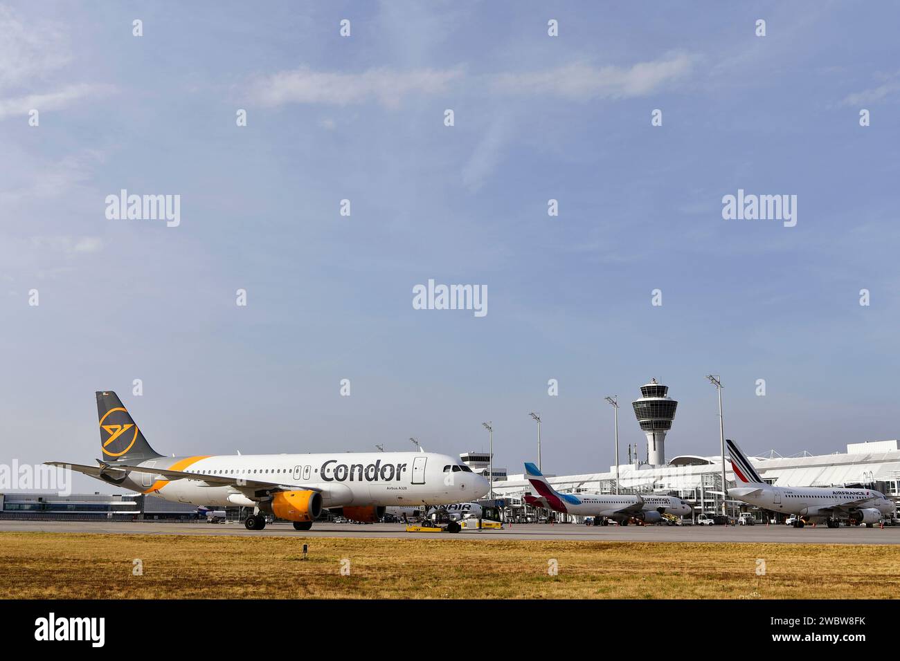 Condor, Airbus, A320, Air France, Eurowings, Line Up, Terminal 1, roll ...