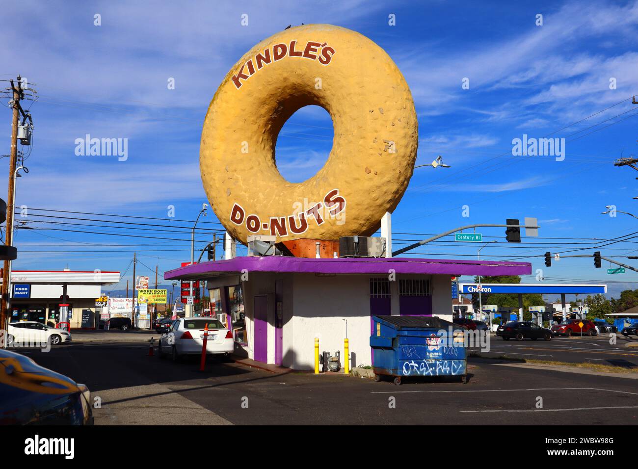 Los Angeles, California: Kindle's Donuts with a giant doughnut on the ...