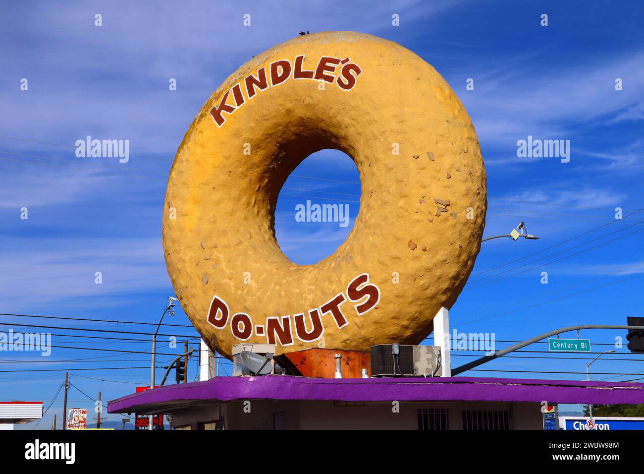 Los Angeles, California: Kindle's Donuts with a giant doughnut on the ...