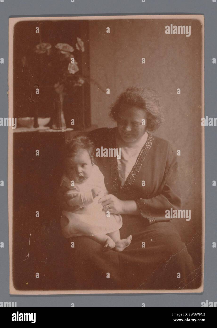 Portrait of an unknown woman with a baby, anonymous, c. 1905 - c. 1915 ...
