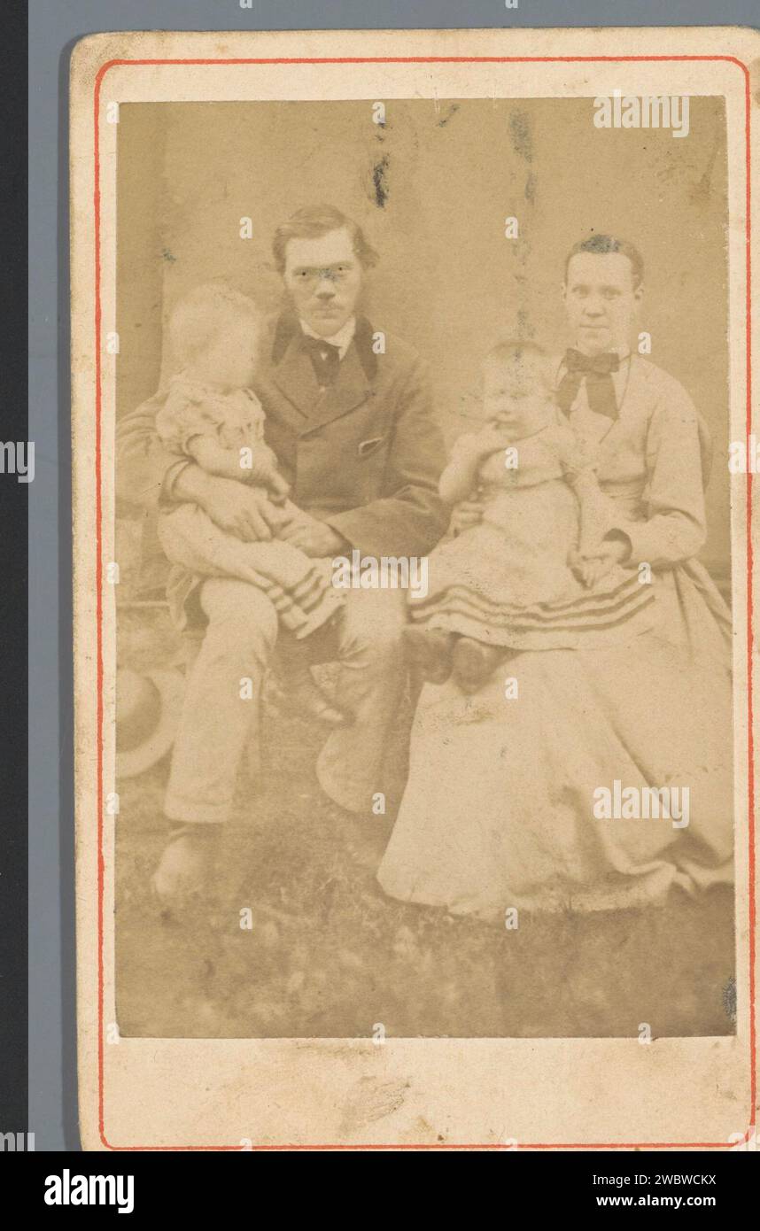 Two children historic portrait hi-res stock photography and images - Alamy
