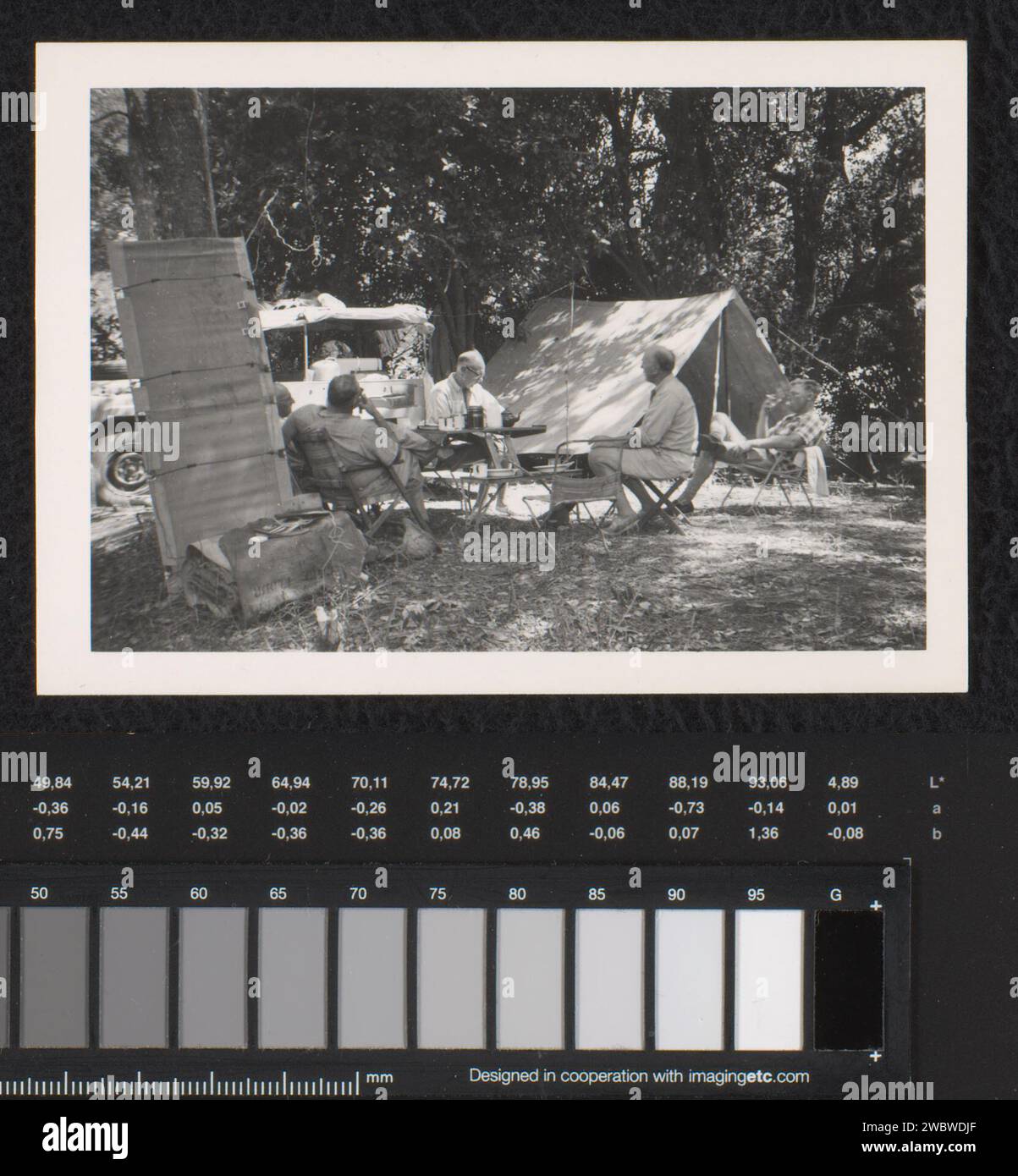 Norbert and Willem van den Berg with a company, including Jan Boon ...