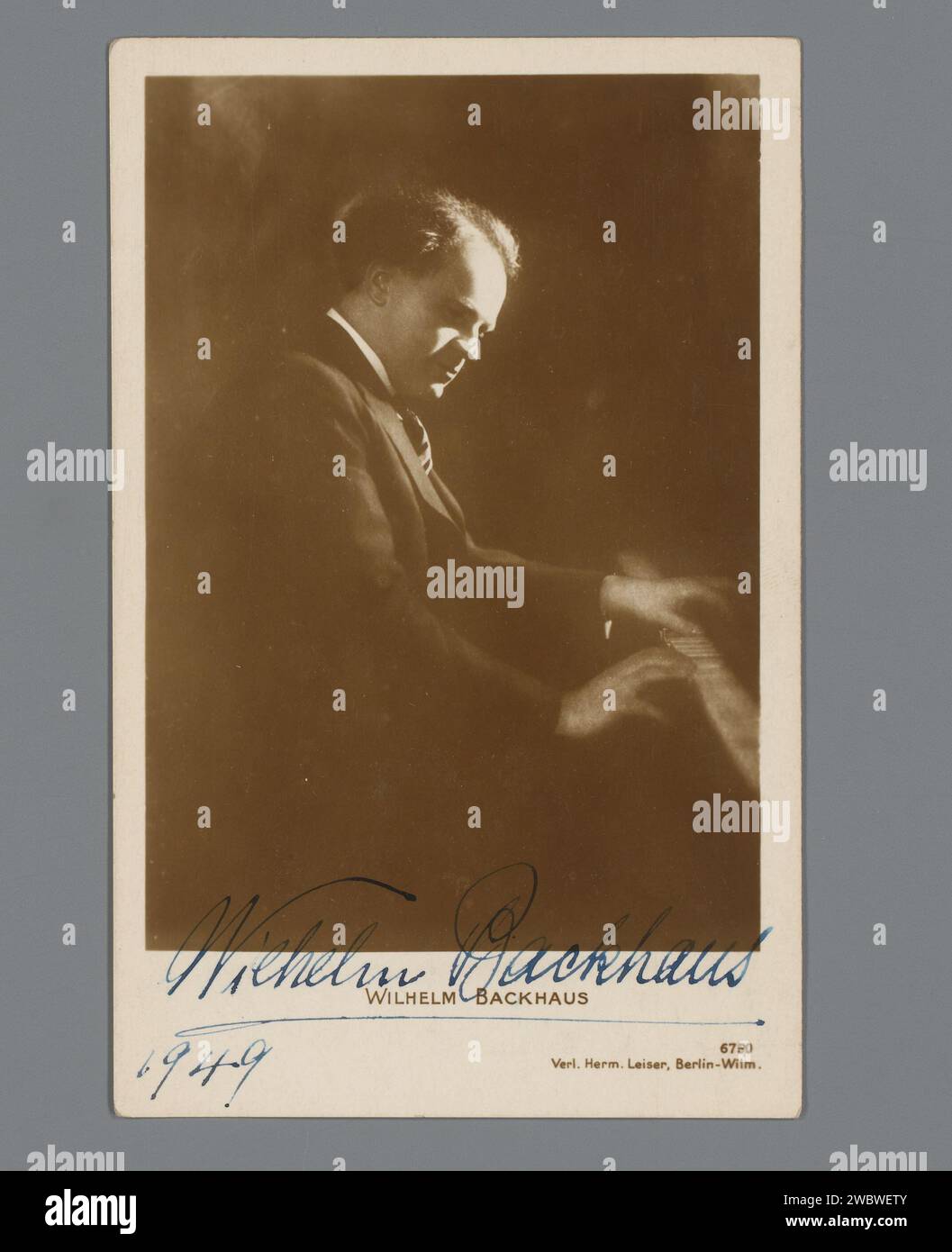Portrait van de pianist Wilhelm Backhaus, 1949 photograph Signed, with ...