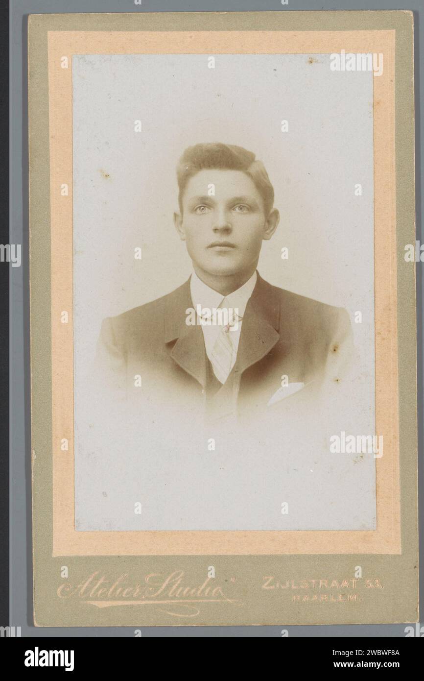 Portrait of an unknown man, studio studio, 1895 - 1904 Photograph ...