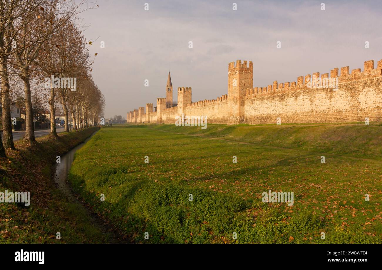 Medieval walls of Montagnana, Italy, amongst the best preserved in ...