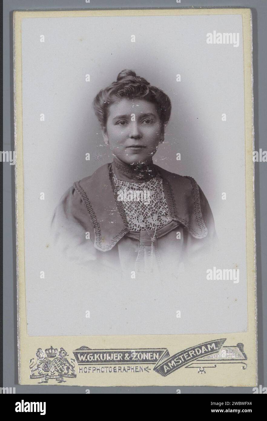 Portrait of an unknown young woman, W.G. Kuijer & Zonen, 1885 - 1906 ...