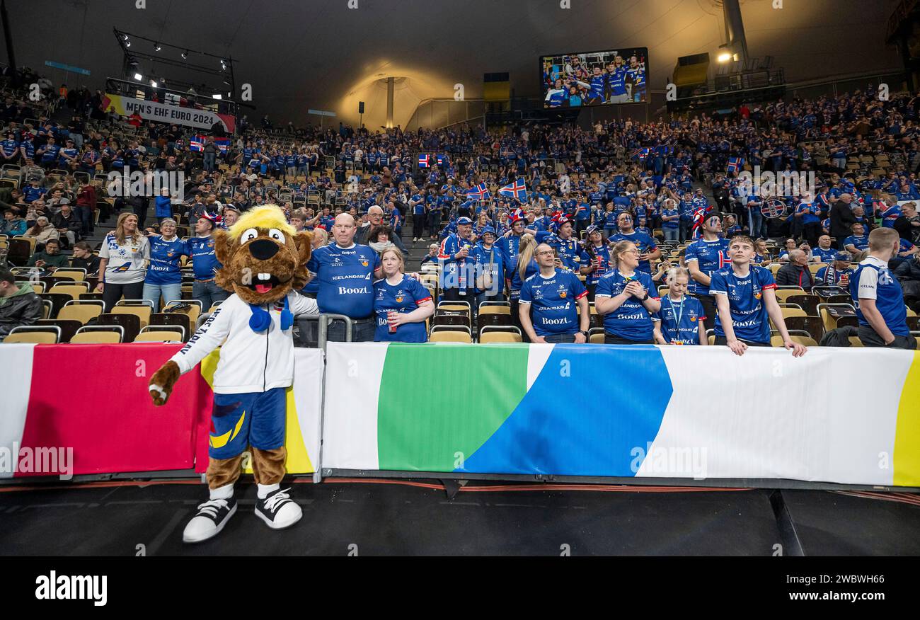 Muenchen, Deutschland. 12th Jan, 2024. Maskottchen Hannibal vor den ...