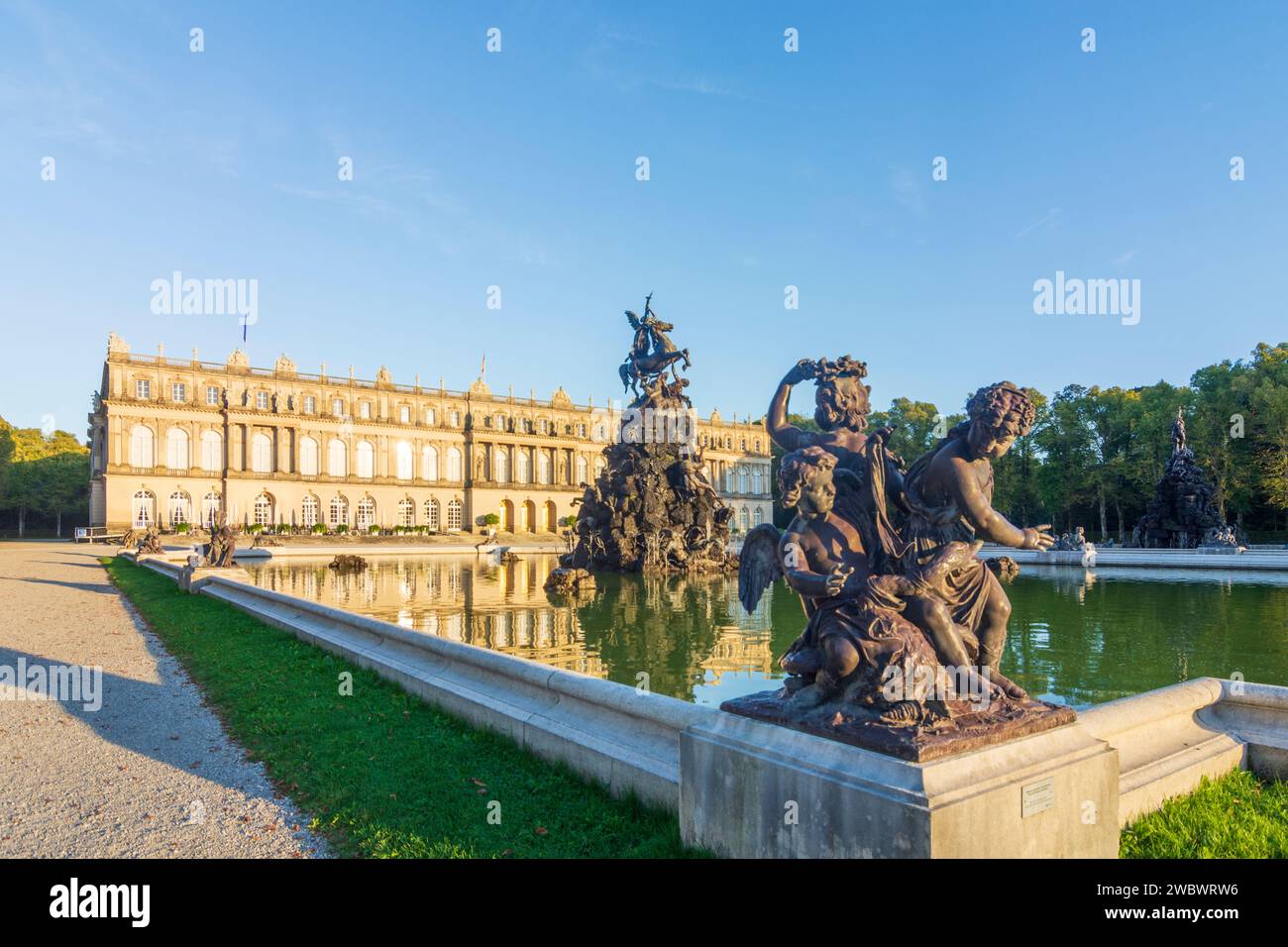 Chiemsee: palace Neues Schloss Herrenchiemsee Castle, formal garden ...